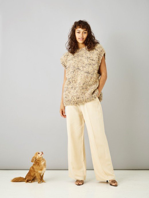 Bella Permin Strikkeopskrift-Vest med Elsa & Esther